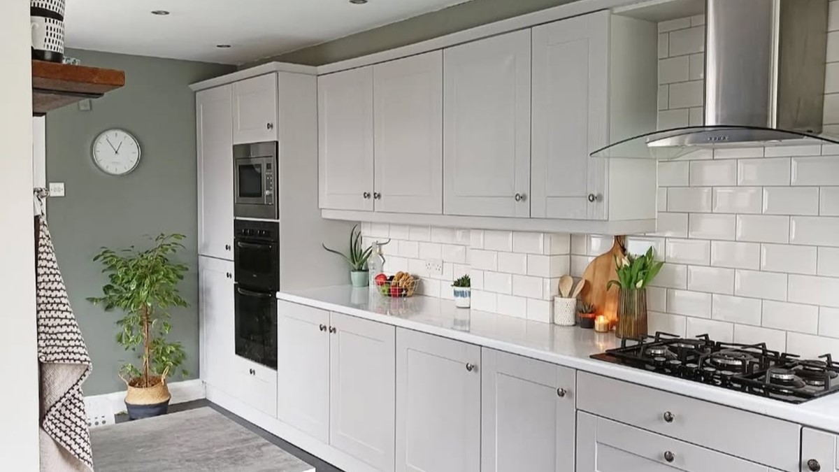 The Laminate Started Peeling Off These Kitchen Cabinets, So She Removed ...